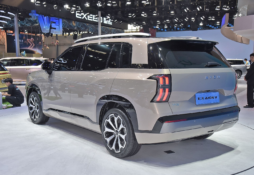 13万抄底650km大SUV，埃安V霸王龙650智享版，纯电续航是大卖点？_选车网|公众的选车平台