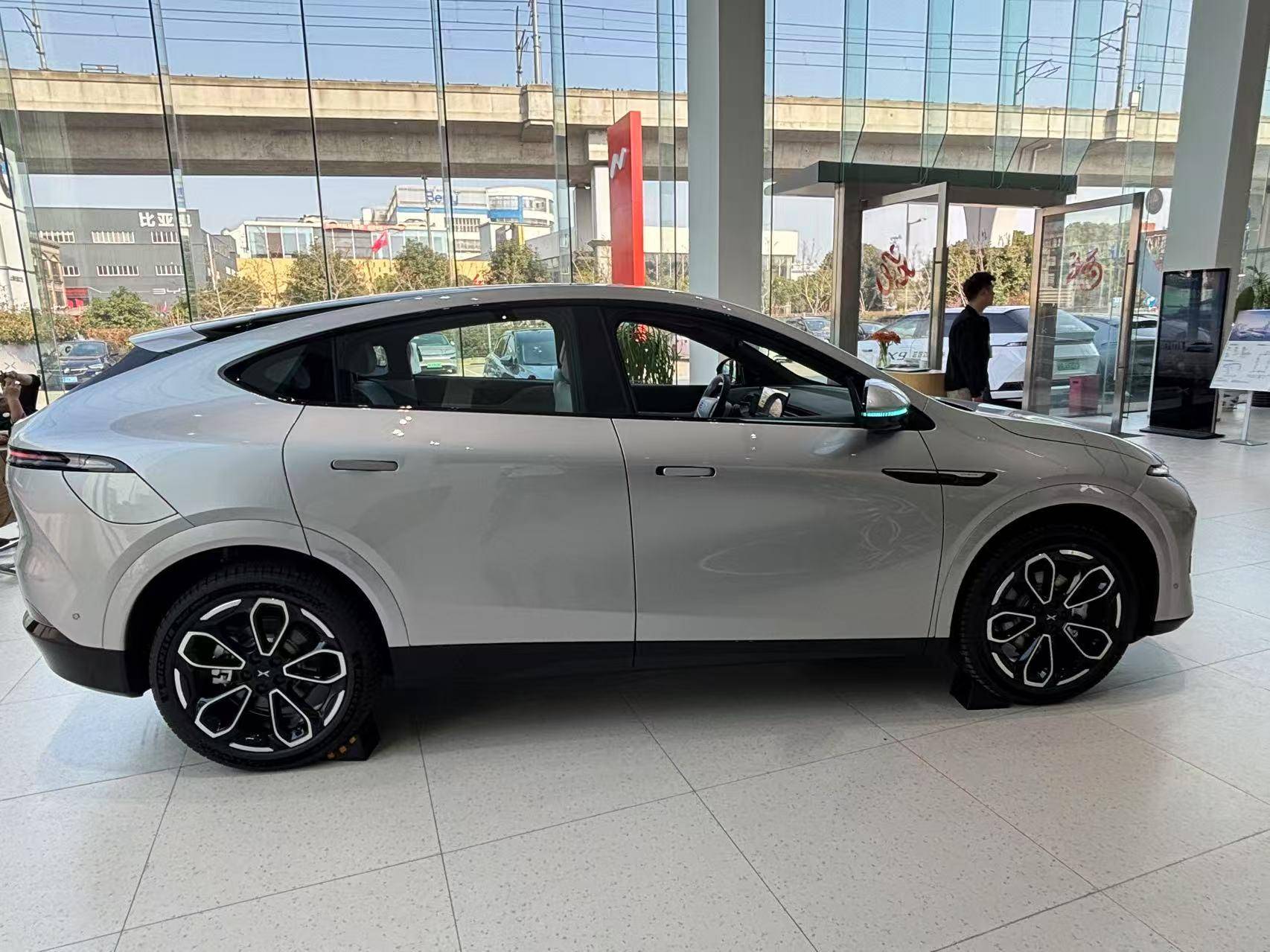 小鹏G6也掀桌子了，标配智驾+800V，17.68万起_选车网|公众的选车平台