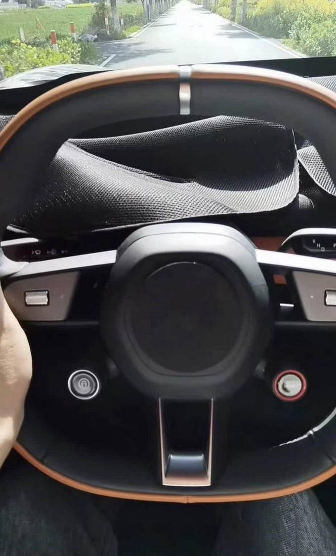 小米YU7内饰新谍照，691马力+环视投影屏，能否叫板Model Y？_选车网|公众的选车平台