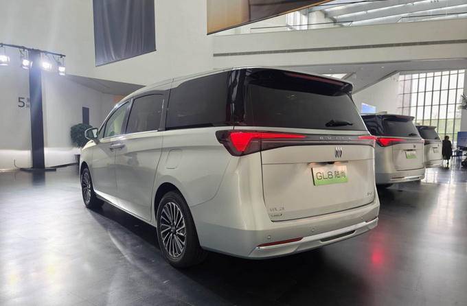 别克GL8陆尚PHEV登场，30万元级插混MPV实力几何？_选车网|公众的选车平台