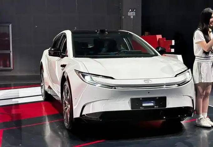 一汽丰田bZ5开启预售，13万起的“宝藏”新车实力究竟如何？_选车网|公众的选车平台