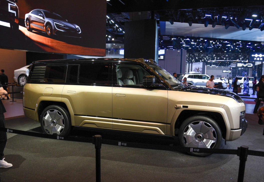 仰望U8L上海车展首发亮相，中国百万级豪车再创辉煌_选车网|公众的选车平台