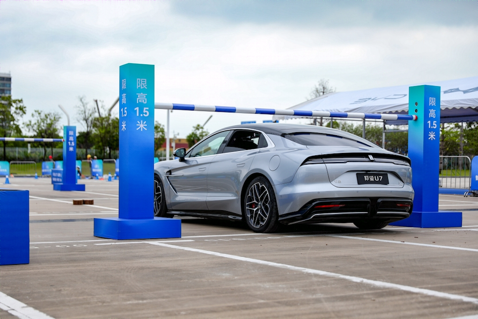 大湾区车展仰望U8L全新配色首发，U7、U9展示技术极限_选车网|公众的选车平台