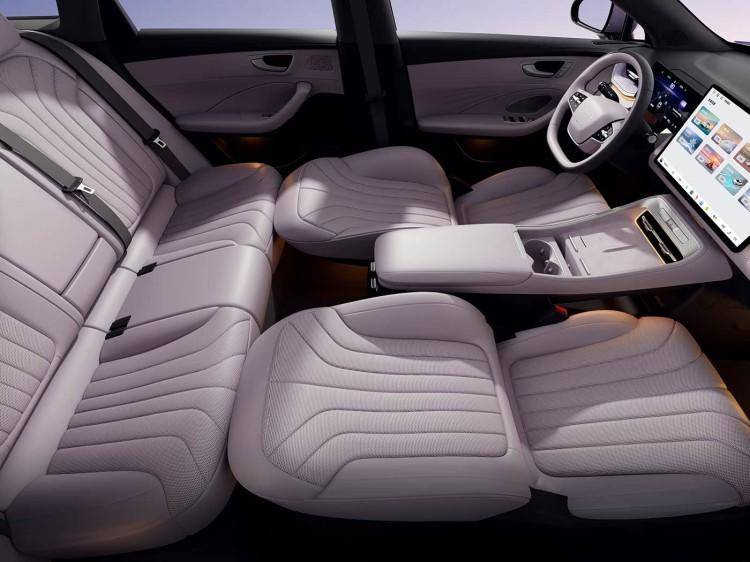 前劳斯莱斯设计师打造，荣威M7 DMH实车首发_选车网|公众的选车平台